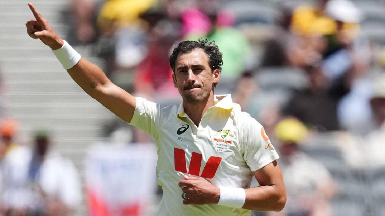 Mitchell Starc: একহাতে দুরন্ত ক্যাচ, ১০ উইকেট নিয়ে রেকর্ড স্টার্কের ...