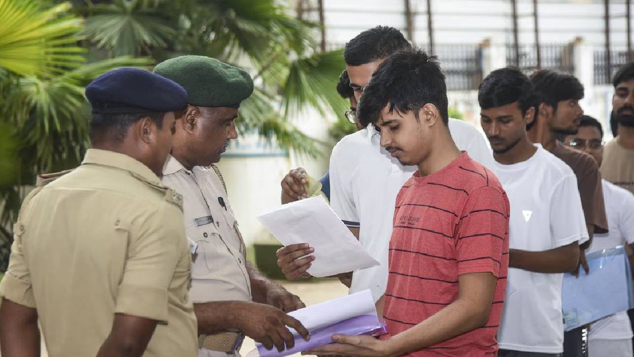 NEET-UG Question Leak: NEET-UG প্রশ্নফাঁস কাণ্ডে গ্রেফতার পুণের ...